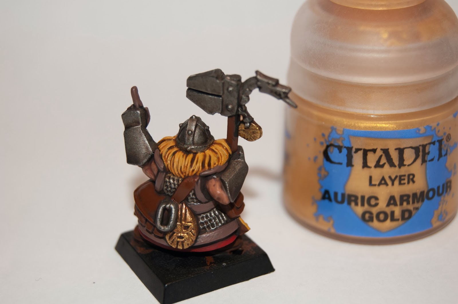 grashnak is painting miniatures: Dwarven Master Engineer