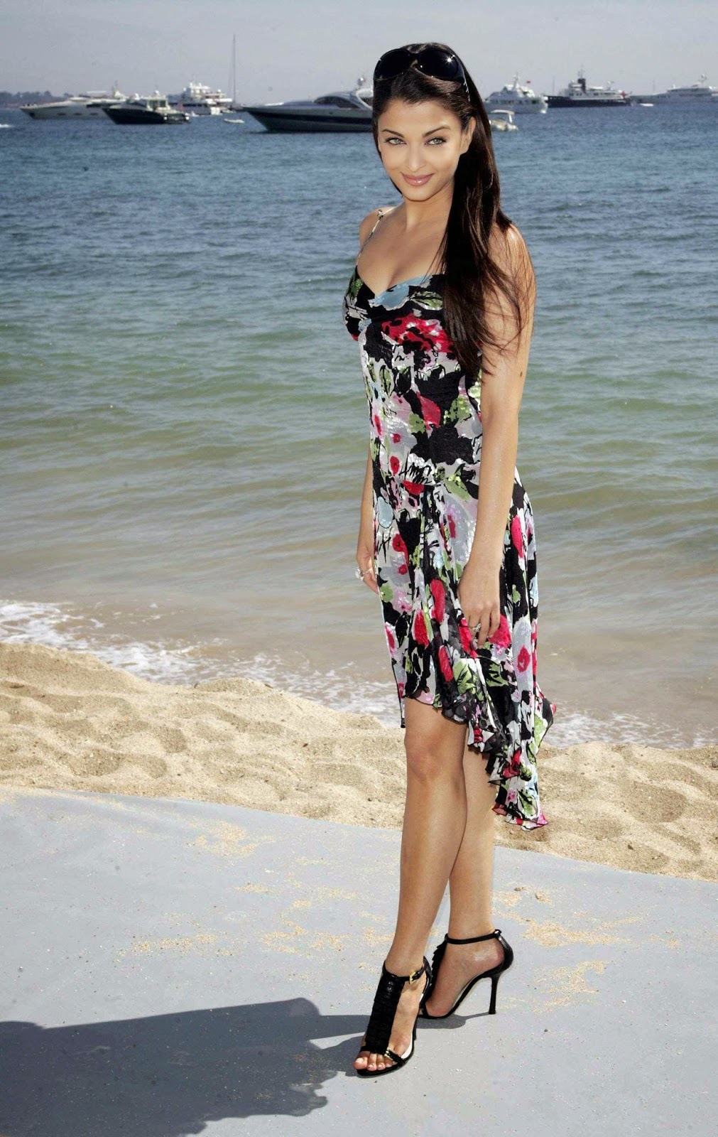 Aishwarya Rai Bachchan is only hot actress maintain her figure in good ...