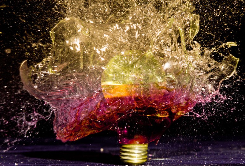 High-Speed Photographs of Exploding Light Bulbs - Amazing Photo World