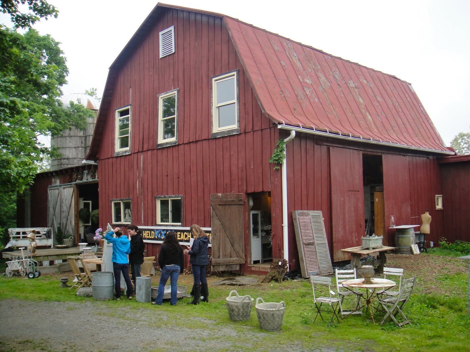 oneshabbychick...: Ain't Nothin' Like a Good Ol' Antiques Barn Sale