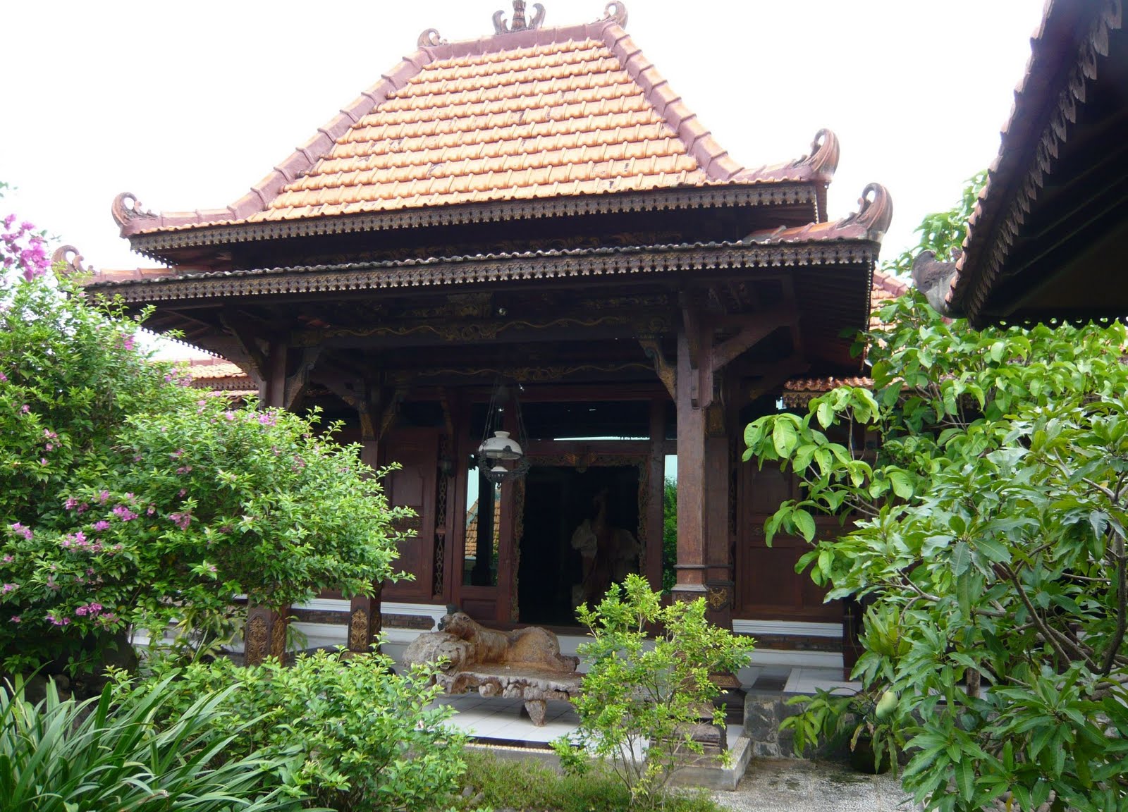 Rumah Adat Indonesia: Rumah Joglo - Jawa