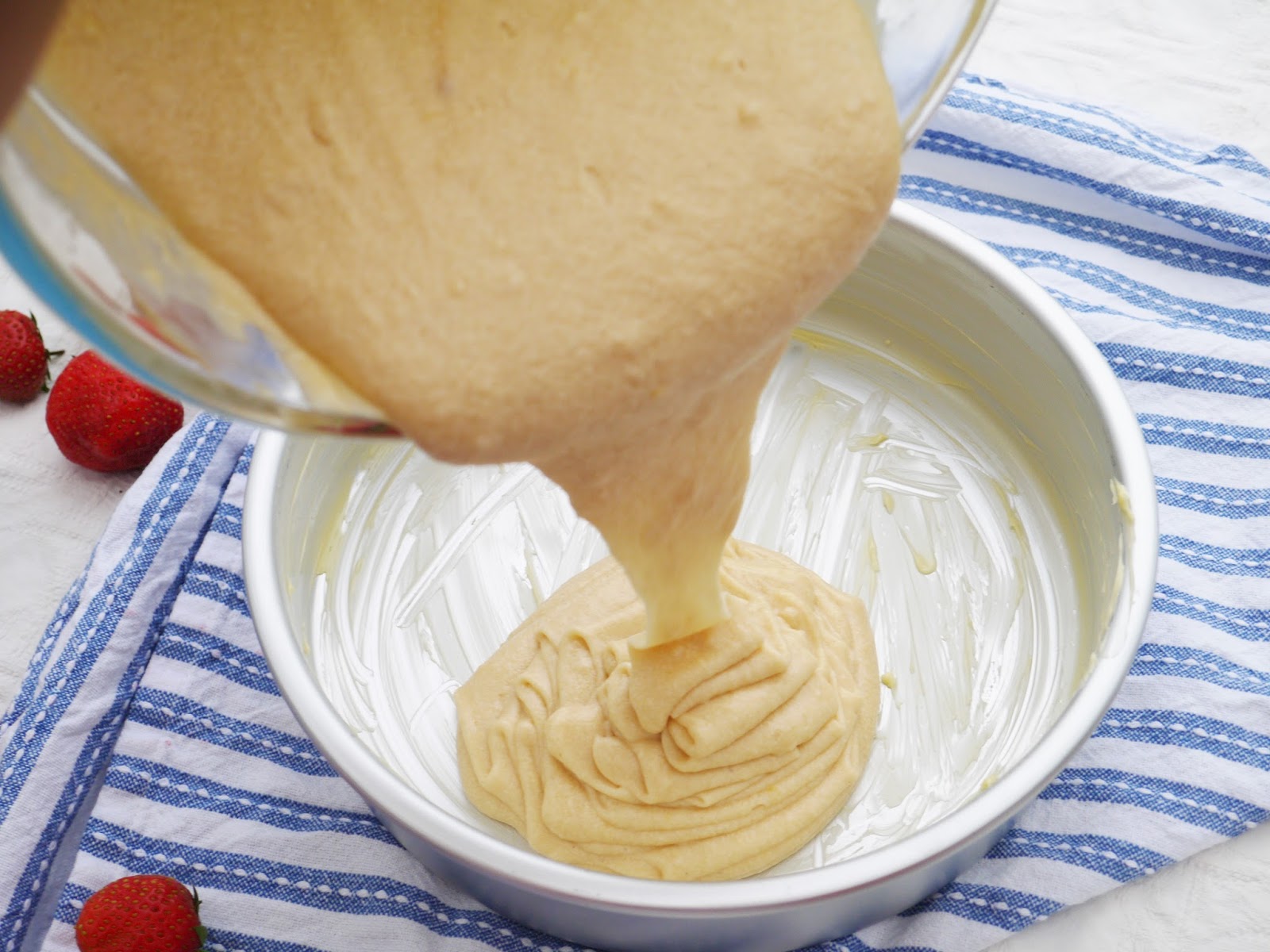This Muslim Girl Bakes: Strawberry Cake.
