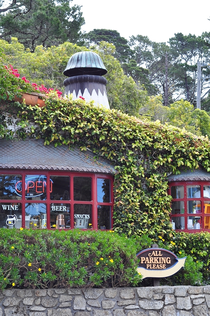 SIMPLE N SIMPLE: Carmel Highlands Station & General Store