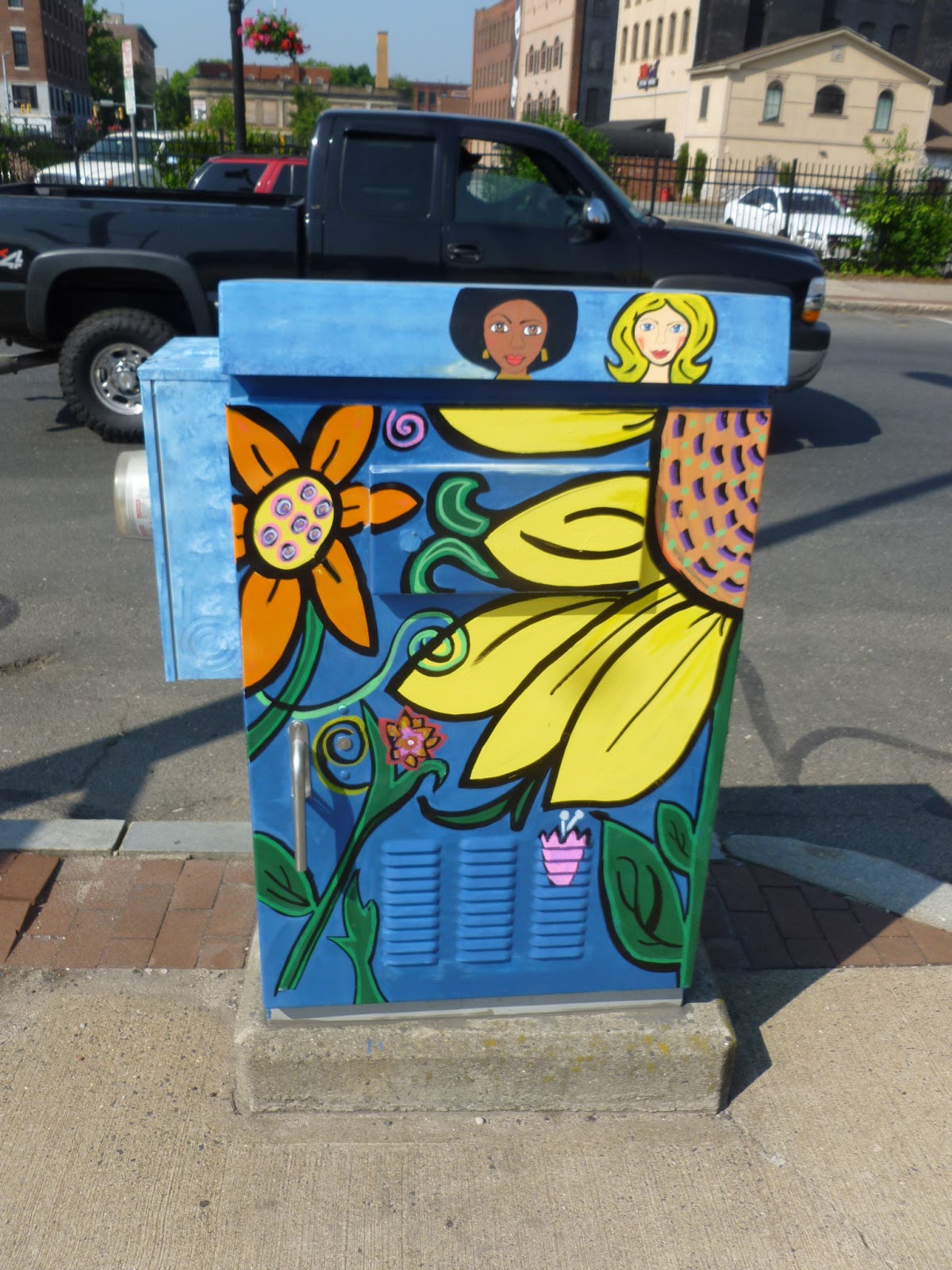 Photo-ops: Decorated Utility Box: Flowers, Insects, and Animals ...
