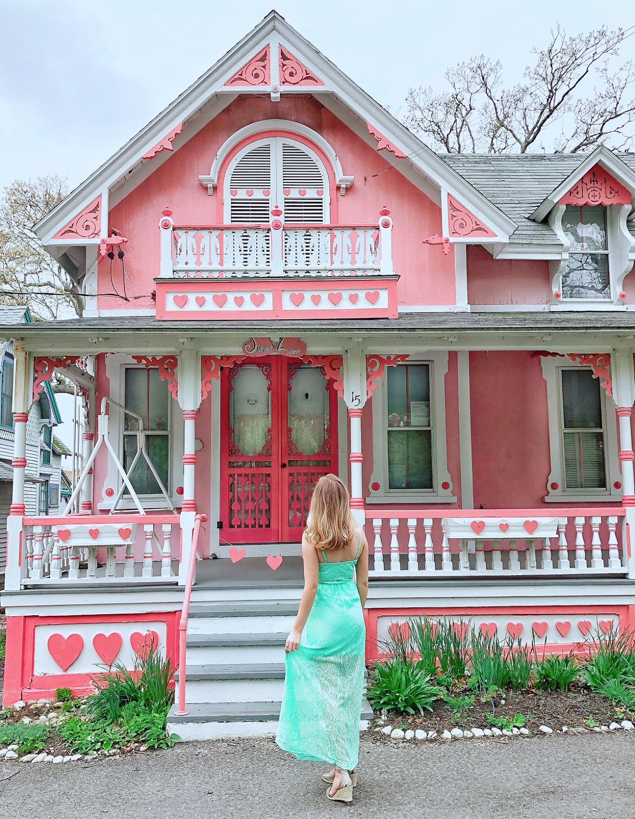 On a Lark: Martha’s Vineyard Stay at Summercamp Hotel – Chelsea Marrs