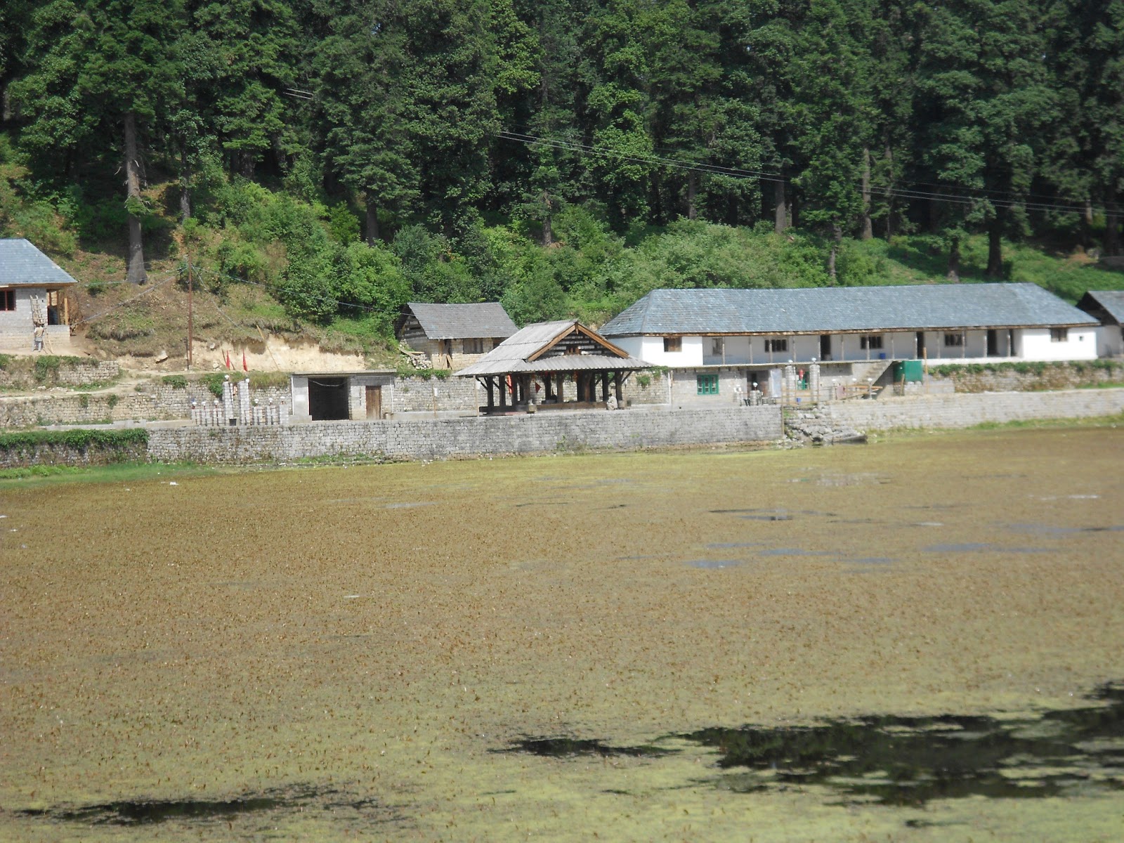 Kamrunag trail: kamrunag lake