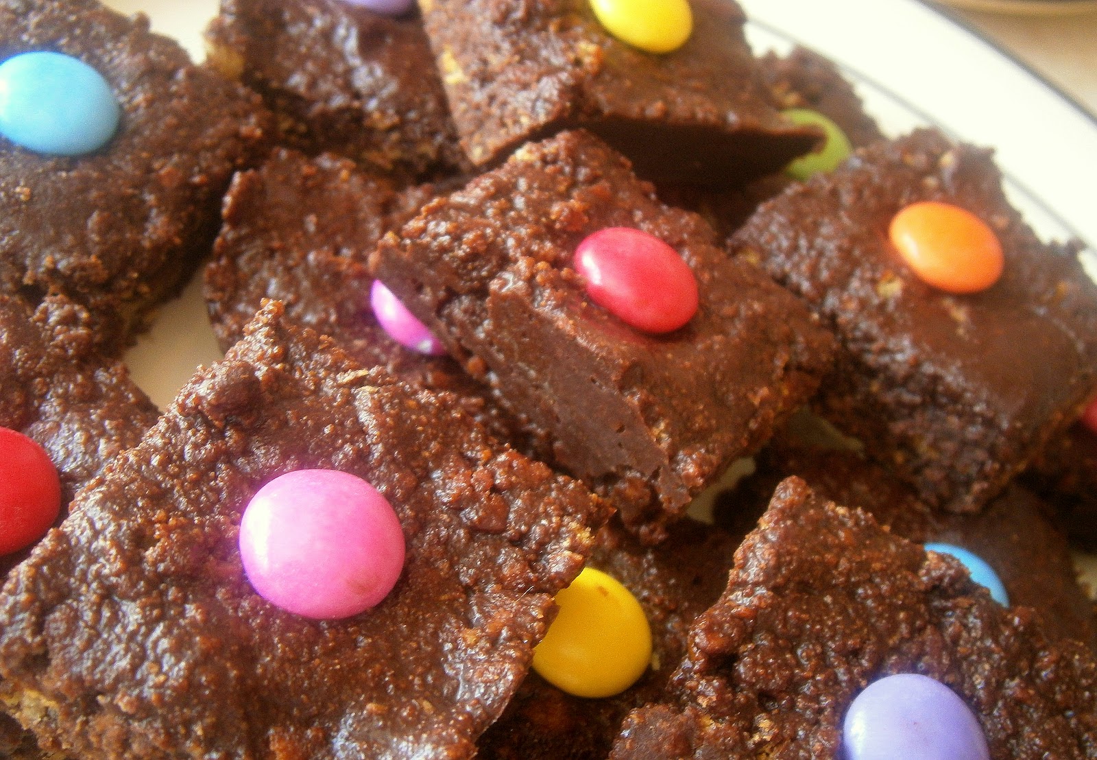 Eat Rainbow Love: Chocolate smartie squares