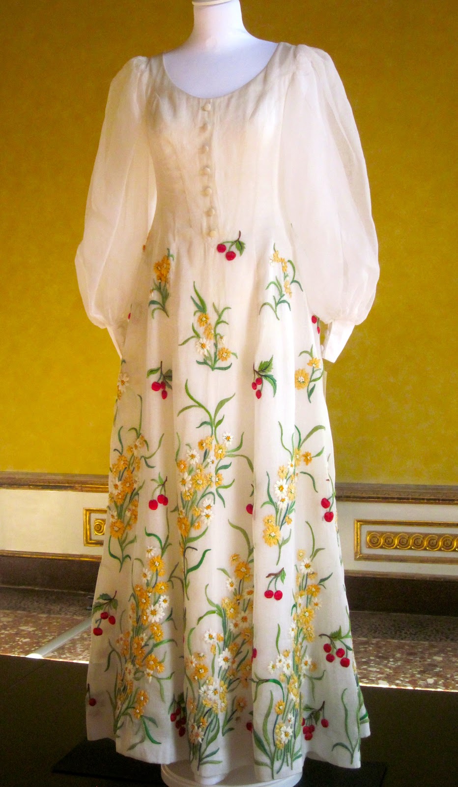 Anna Rontani haute-couture wardrobe - Paillettes&Champagne