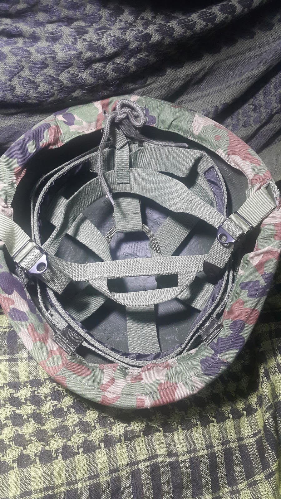 陸上自衛隊 極北方面隊: 剛好幫友人入手了新頭盔,來個微頭盔專文 / JGSDF Type 88 Helmet