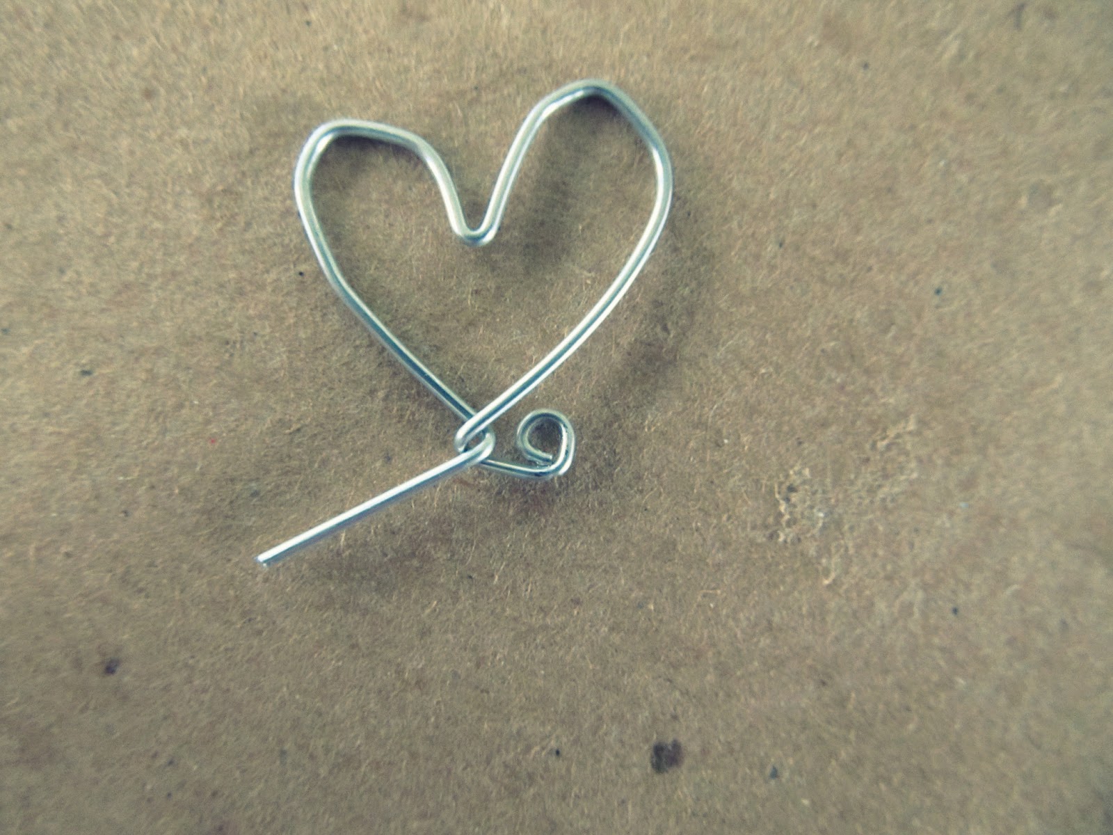 WobiSobi: Heart, Wire Earrings,DIY