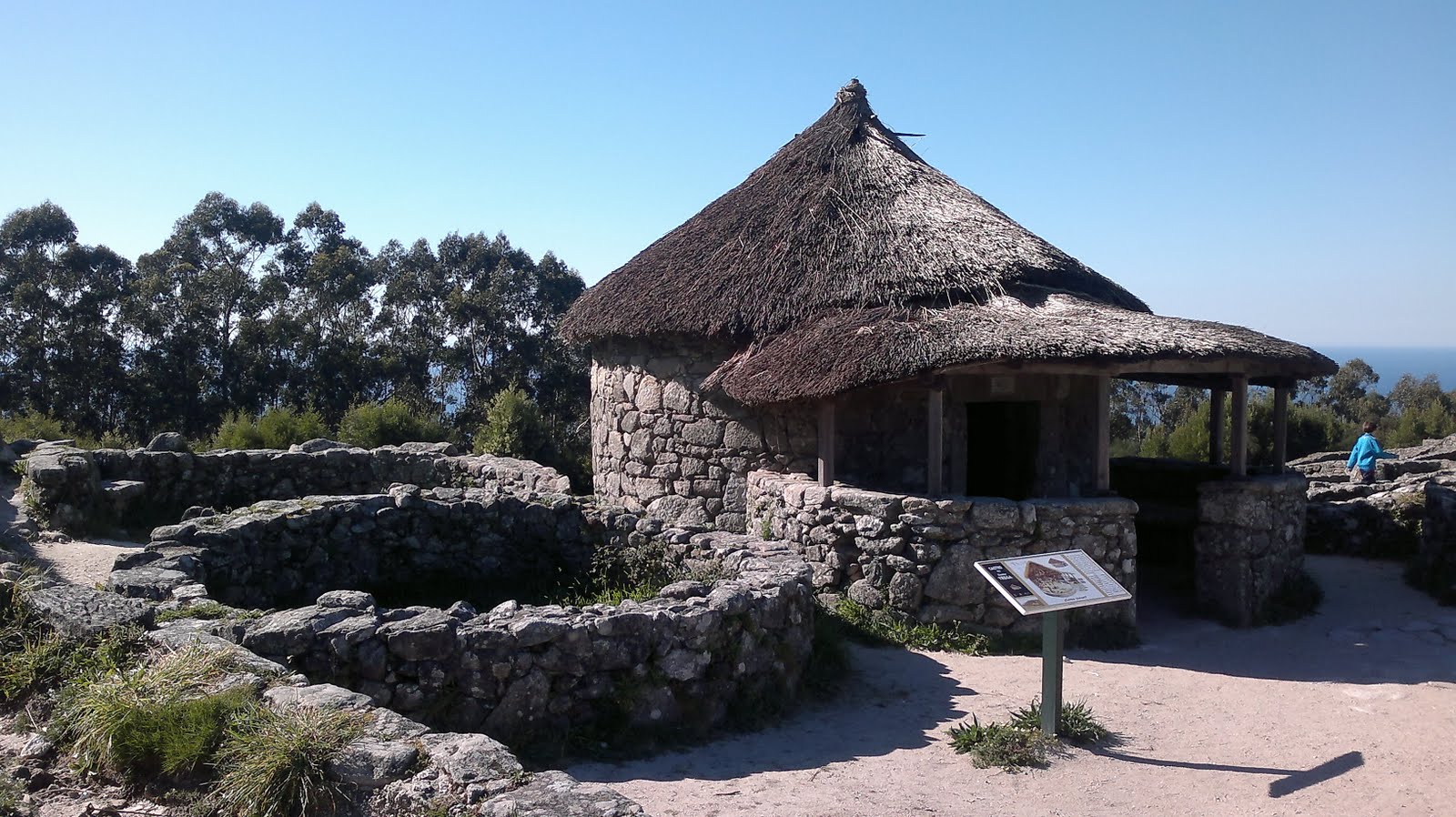 Descubriendo Galicia: En dirección al Castro de Santa Tegra