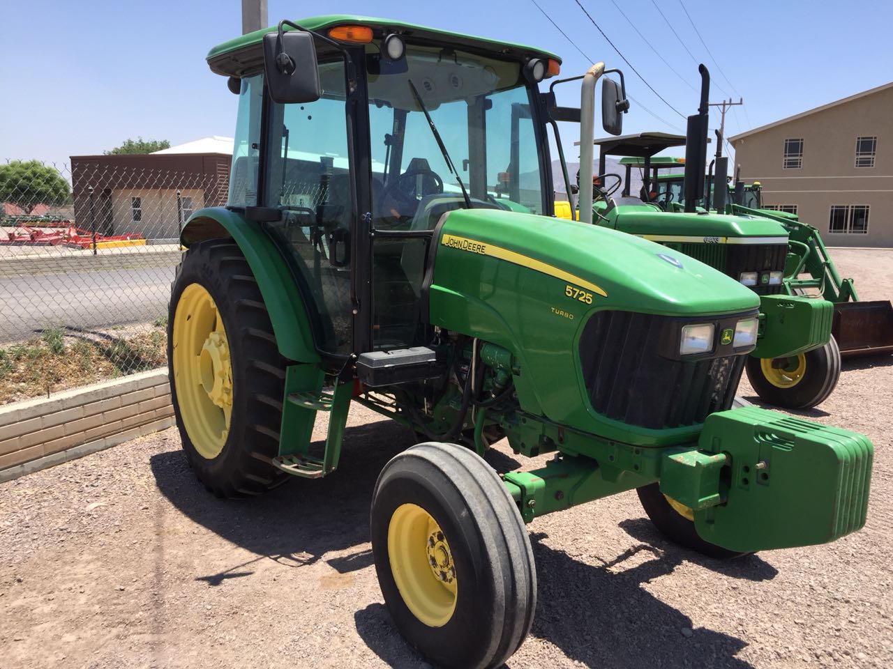 MAQUINARIA AGRICOLA INDUSTRIAL: Tractor John Deere 5725 4x2, cabina ...