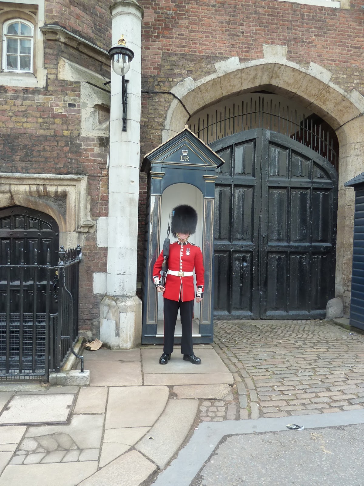 Number One London: THE WELLINGTON TOUR: ST. JAMES WALK