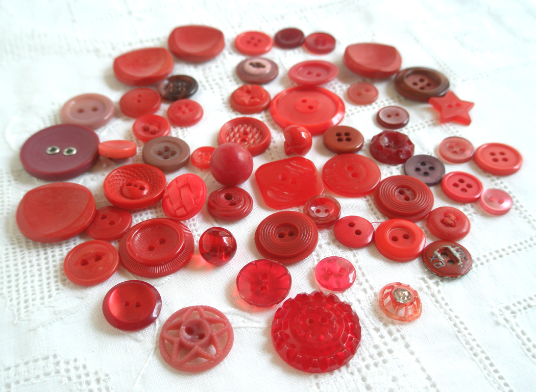 fiberluscious: Check out my New Tutorial - How to Dye Vintage Buttons!
