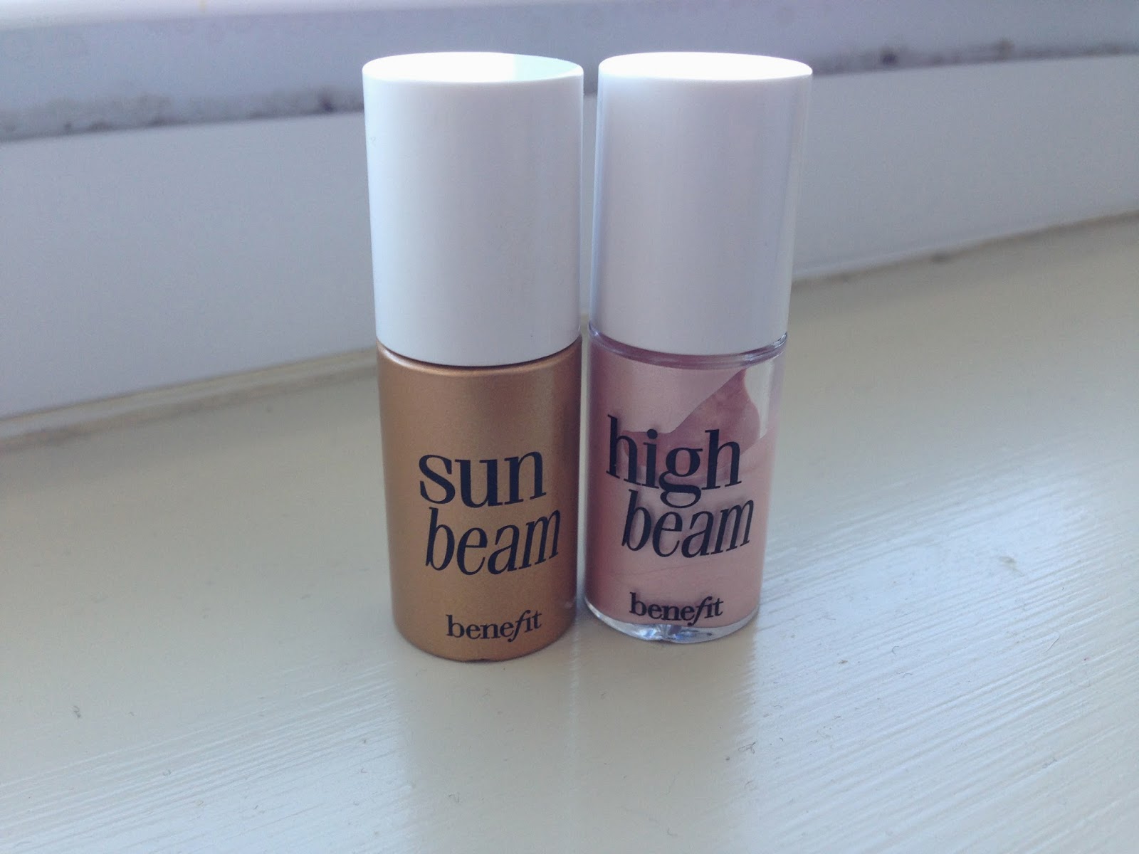 Kiss and Make up: Review: Benefit's High Beam and Sun Beam