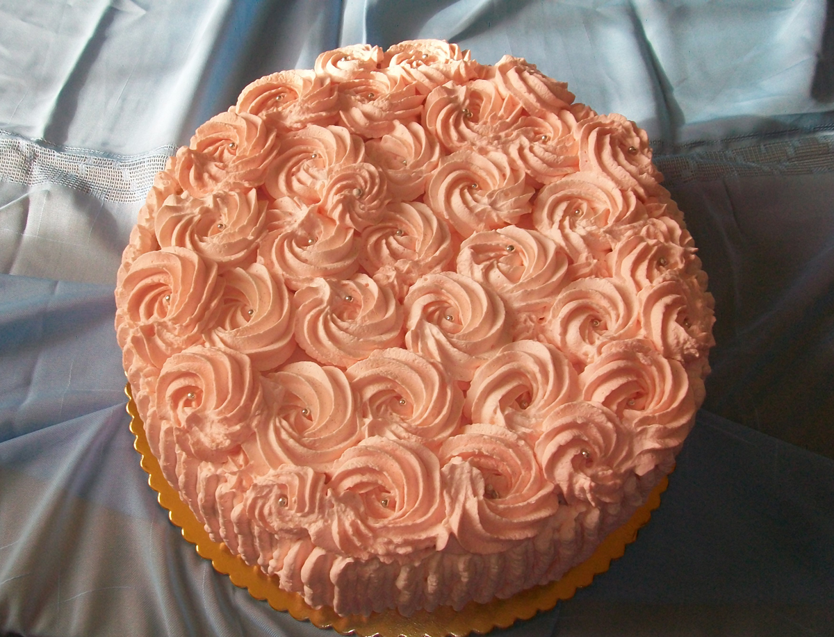 La Casa di Betty: Torta Di Rose Rosa per Festeggiare 60 Anni