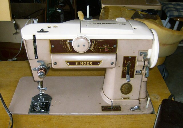 Vintage Sewing Machines: Singer 401a