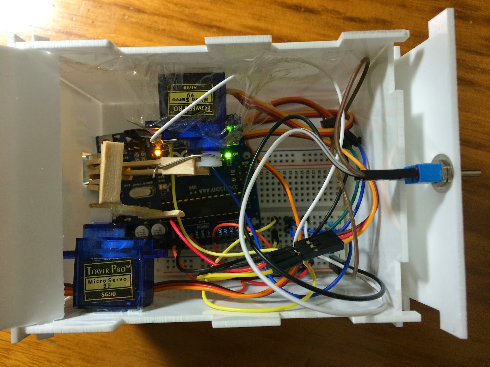 數位製造開放硬體儀器設計: 電路練習 — 用Arduino做Useless Box