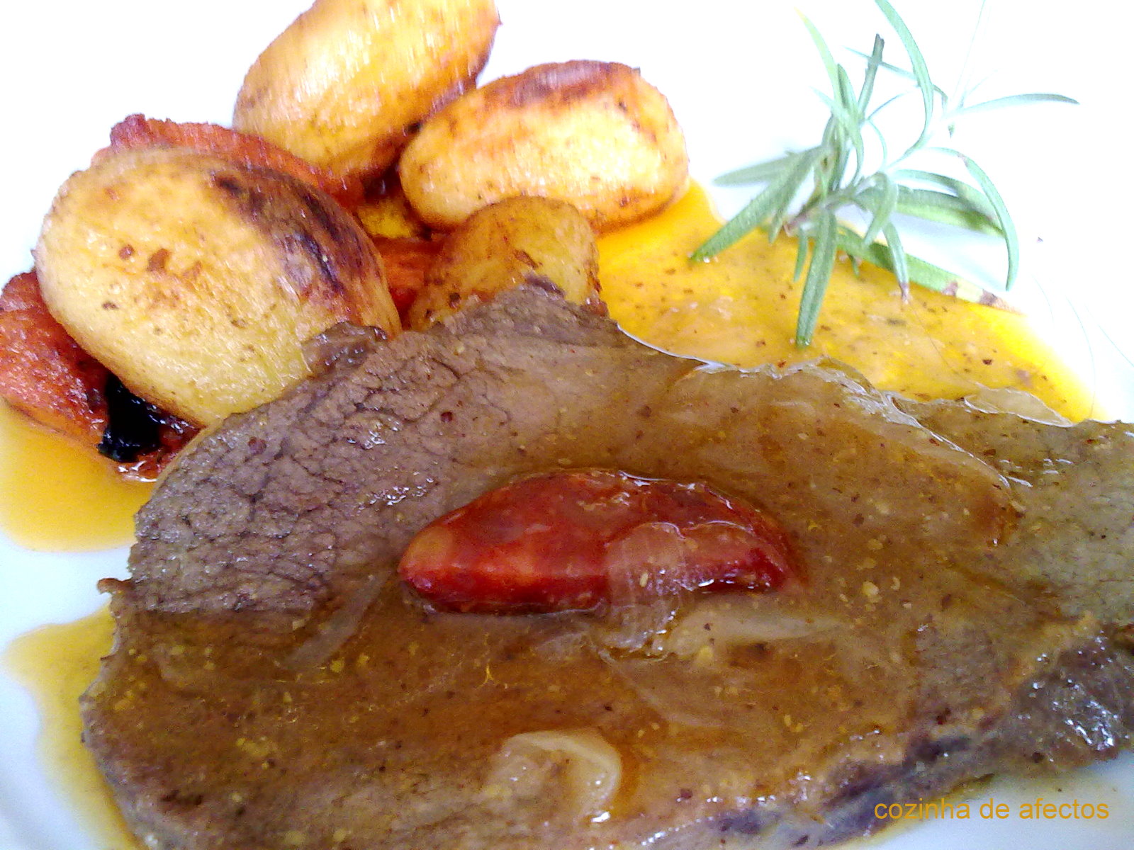 COZINHA DE AFECTOS: Vitela assada com abóbora e batatinhas douradas