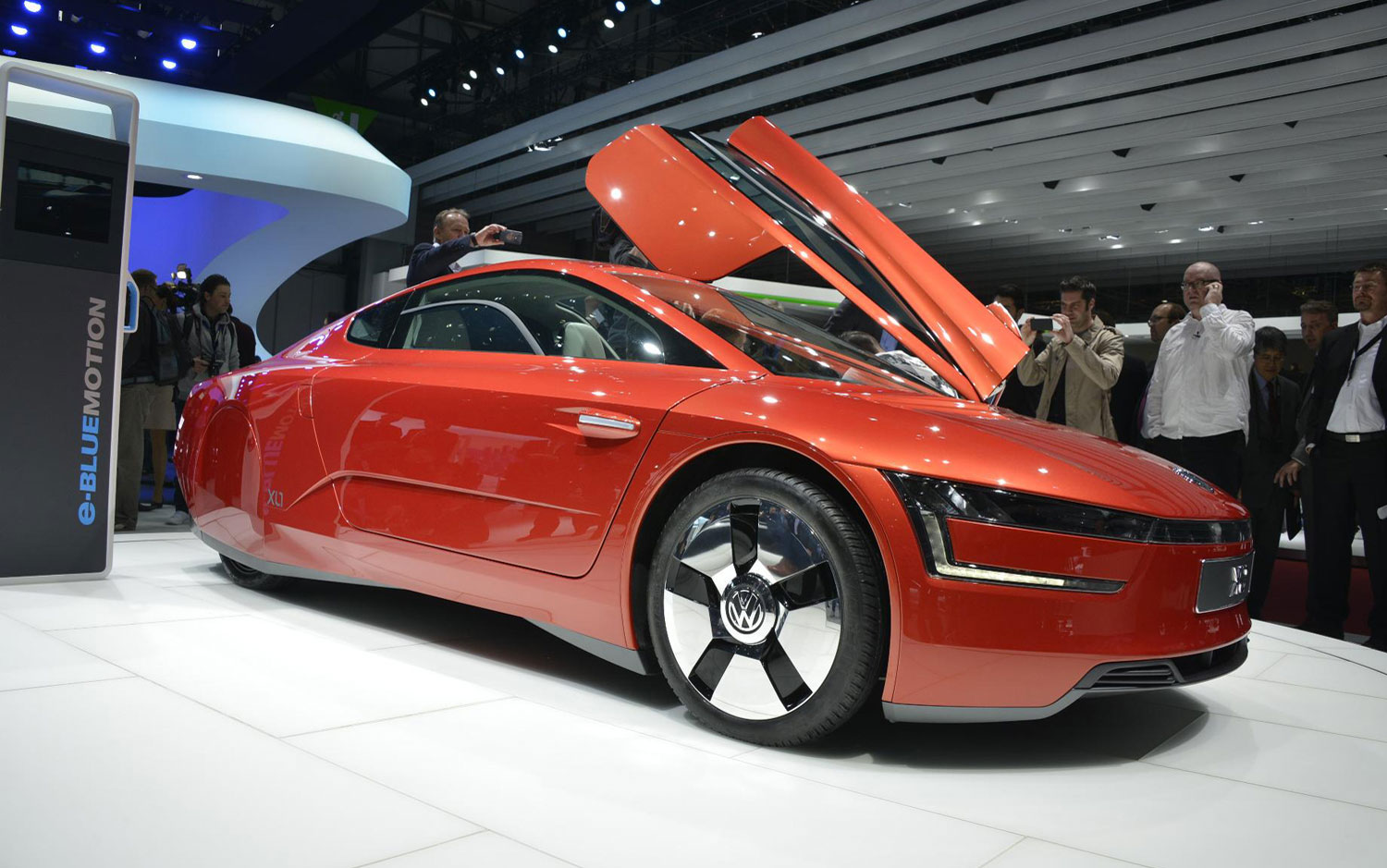 Cars Model 2013 2014: Volkswagen XL1 Diesel Hybrid Prototype Wears Red ...
