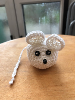 Tatting and not a lot else!: White mice!!