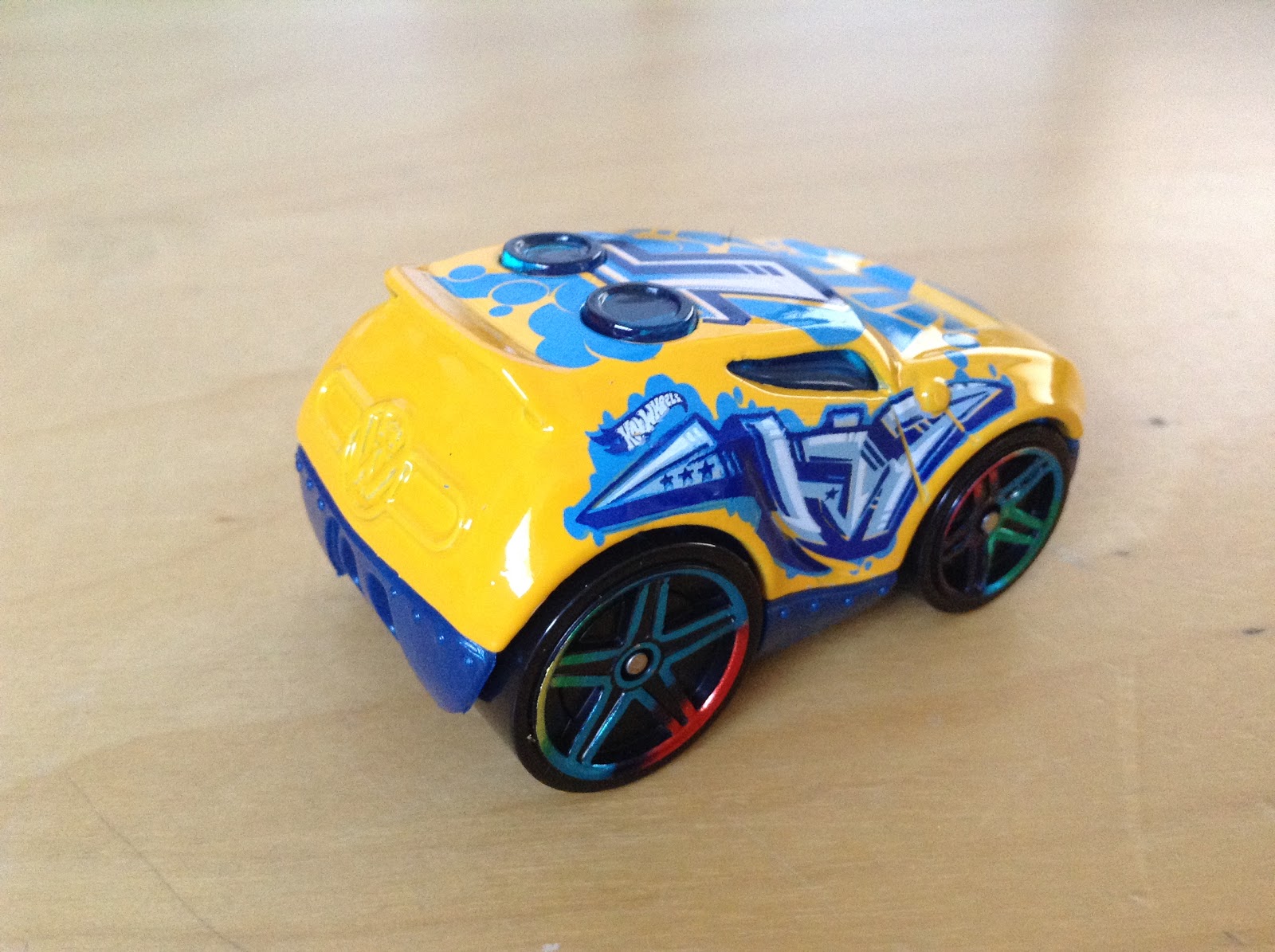 JULIAN'S HOT WHEELS BLOG: Rocket Box (2017 HW Art Cars)