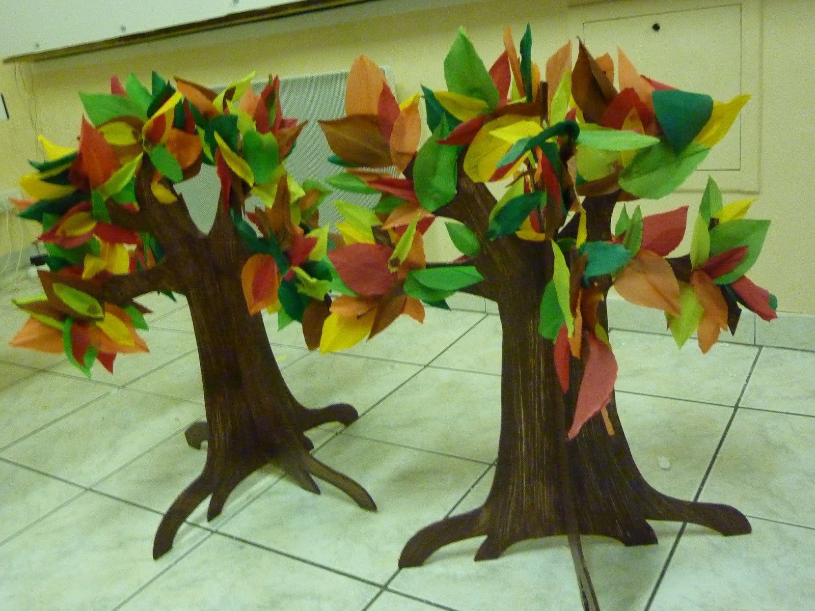 Anelore scrap&cie: fabriquer un arbre en carton plume et papier crépon