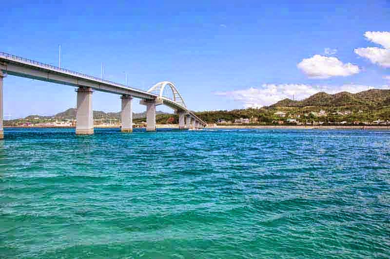 Ryukyu Life: Images of Sesoko Island Bridge (瀬底大橋) in October
