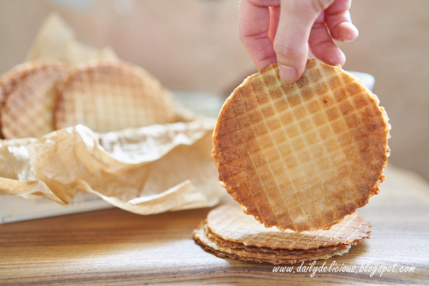 dailydelicious: Stroopwafel: Caramel filled waffle