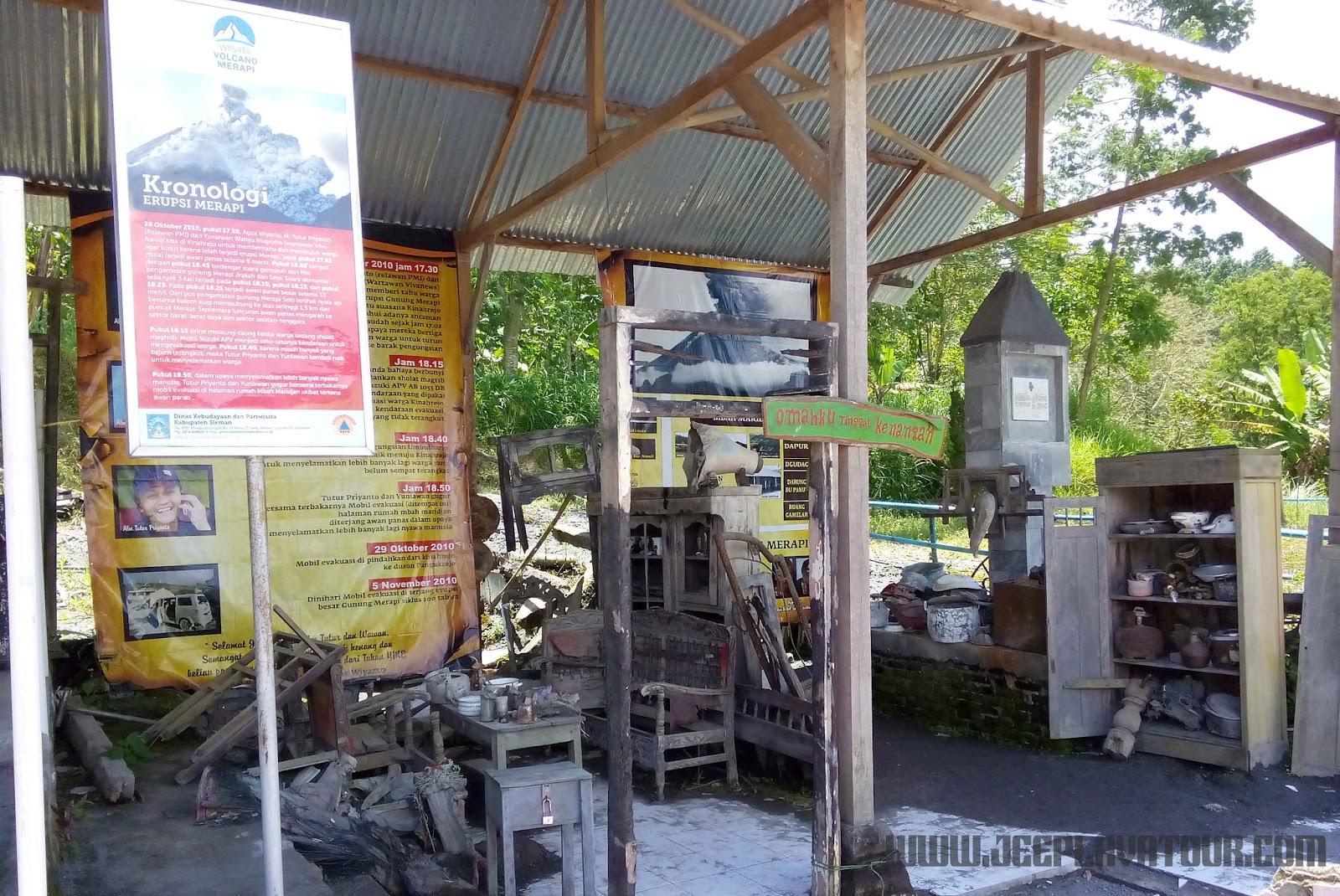 Napak Tilas Bekas Rumah Mbah Marijan | Paket Wisata Jeep Lava Tour ...