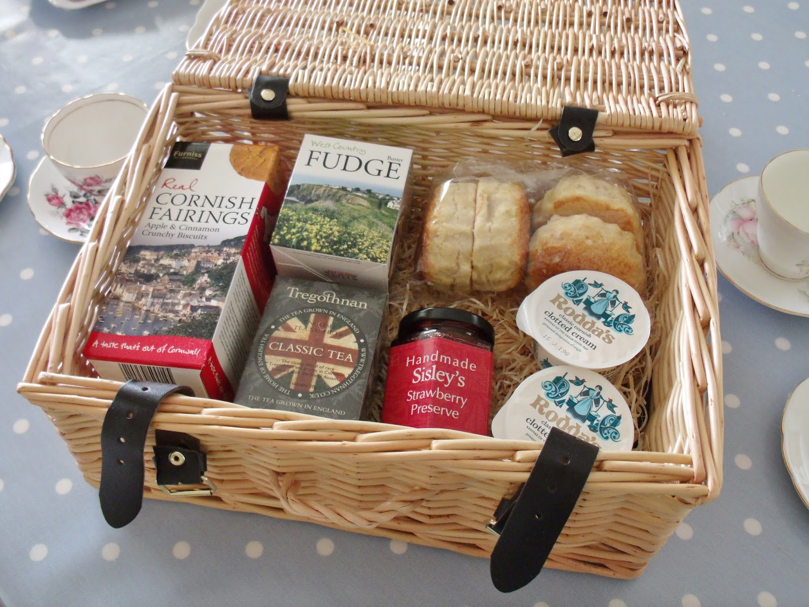 A Traditional Cornish Cream Tea ♥ | Victoria's Vintage Blog