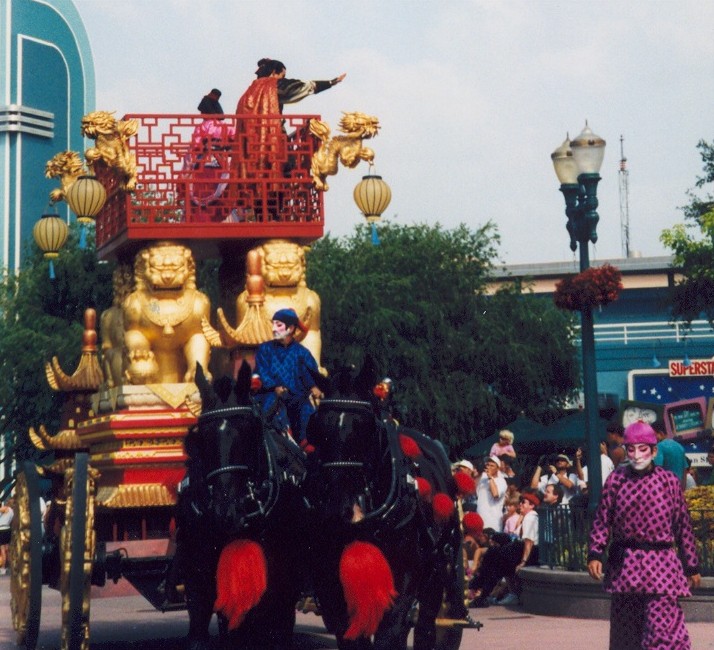 Disney Vacation Kingdom: Mulan Parade