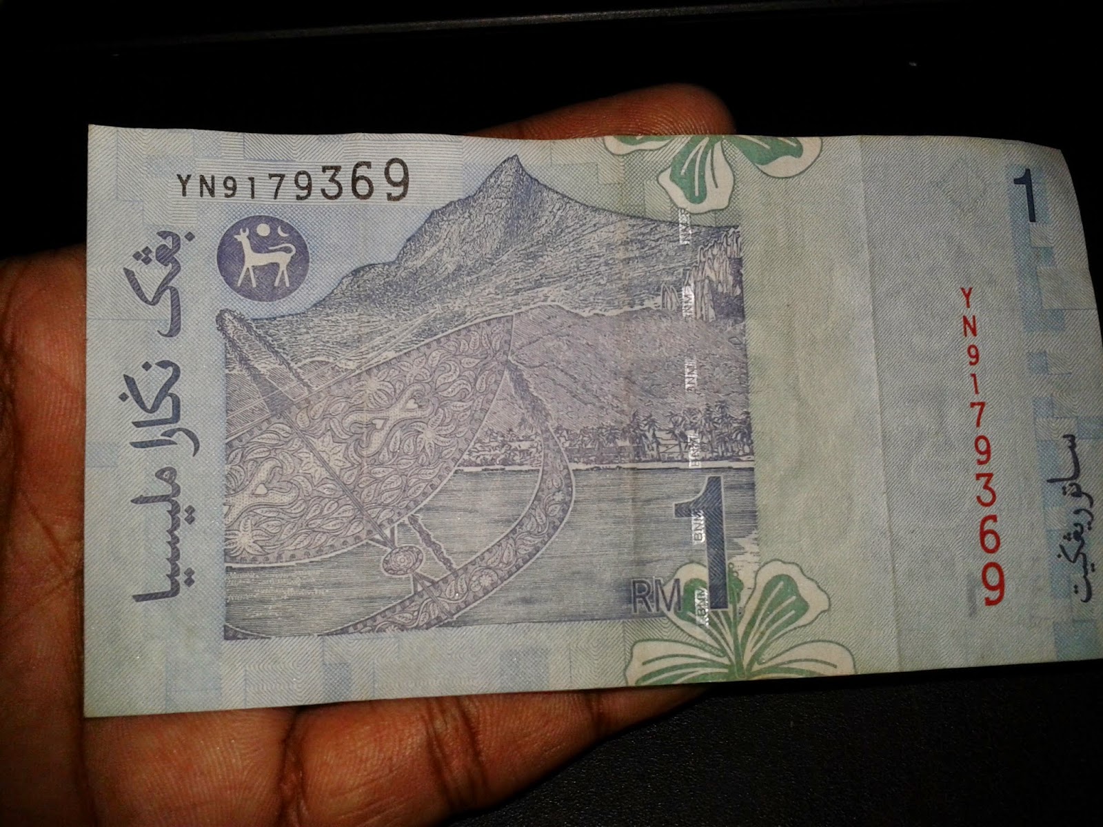 Badai Mencak Kelambit Biru: Seringgit Sign Aishah tepi AAH , dgn No ...