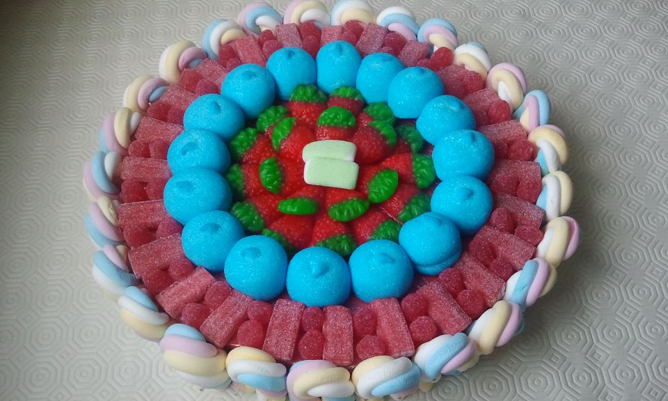 COLORES DE FIESTA TARTA DE CHUCHES: TARTA POMPONES AZULES