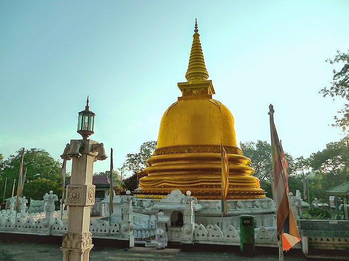Uyanwatta Rajamaha Viharaya and Buddhist Museum - podimanike