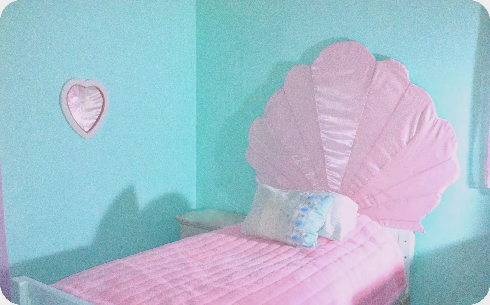 Mermaid bed | Mermaid bedding, Mermaid diy, Girl room