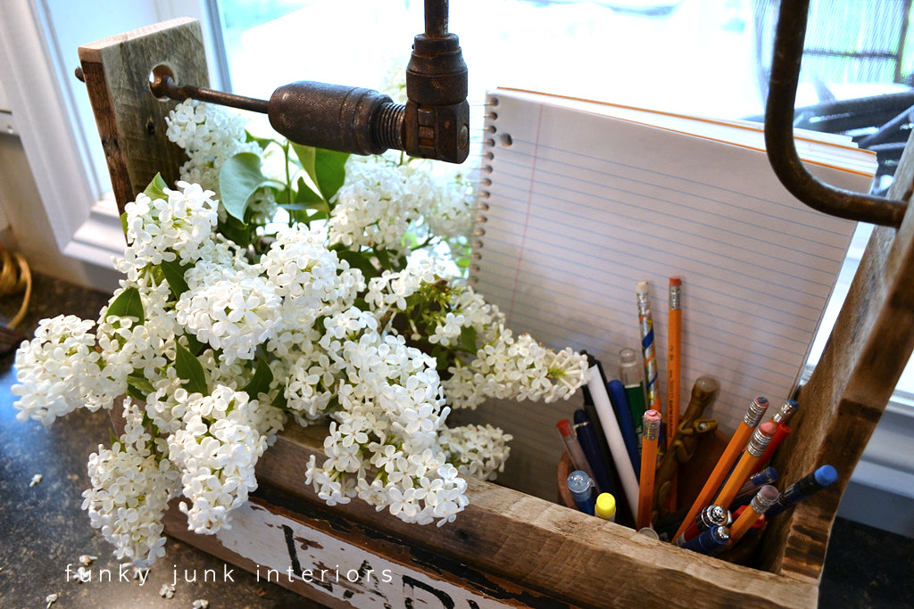 A drill-handled junk-styled one board tool box build! - Funky Junk ...