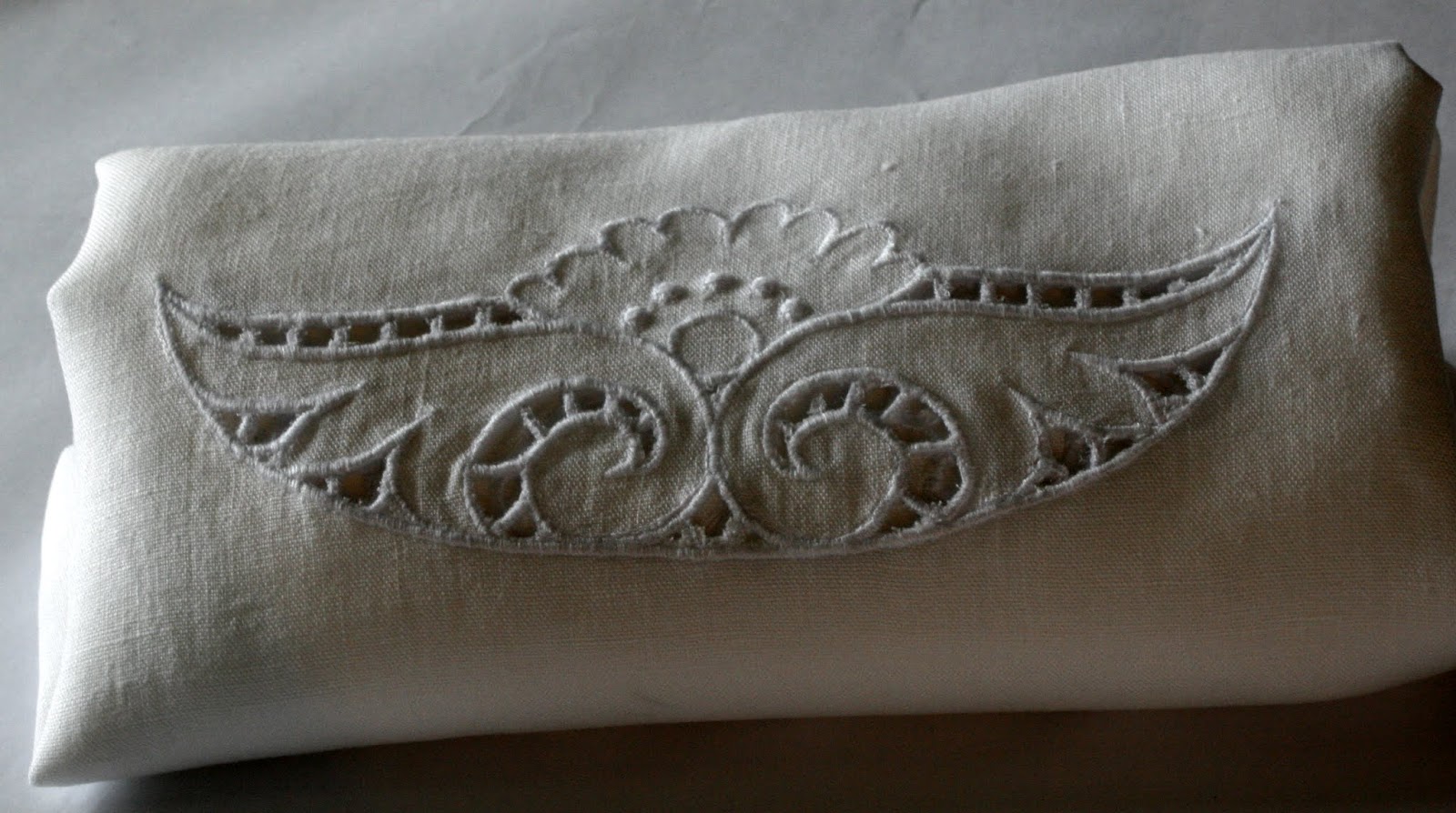 coccinelle créations: broderie Richelieu