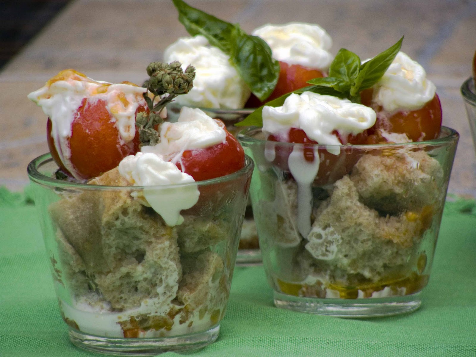 Sud Italia in Cucina: Frisella con Treccia di Mozzarella di Bufala Campana