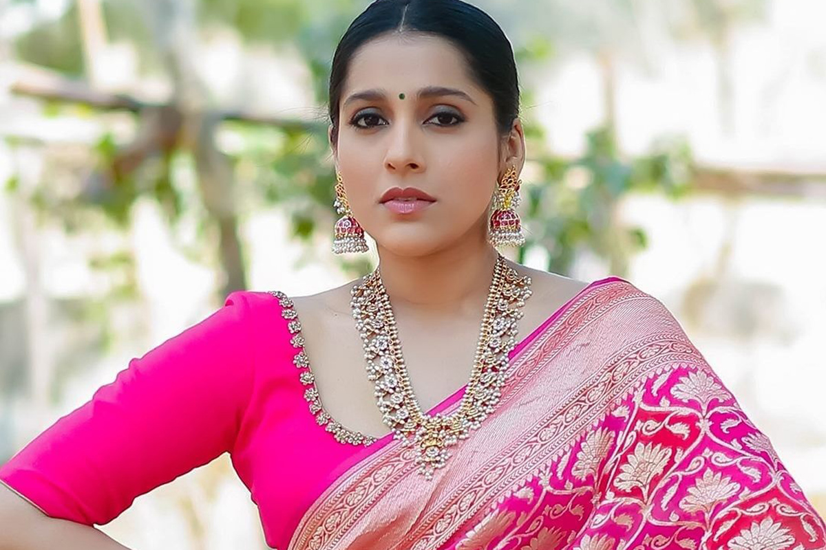 Anchor Rashmi gautam In Beautiful Traditional Pink Saree