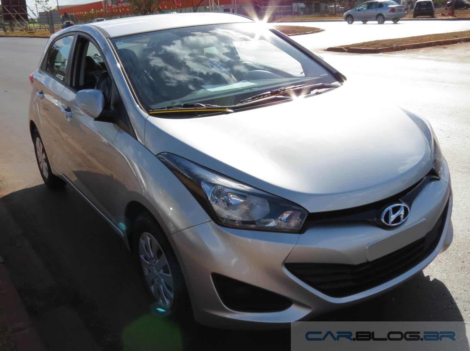 JORNAL R 7ª: Hyundai HB20 2015: fotos do carro em concessionária.