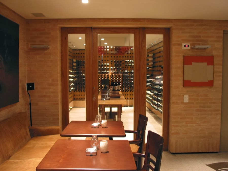 Clara Castilho: ADEGAS