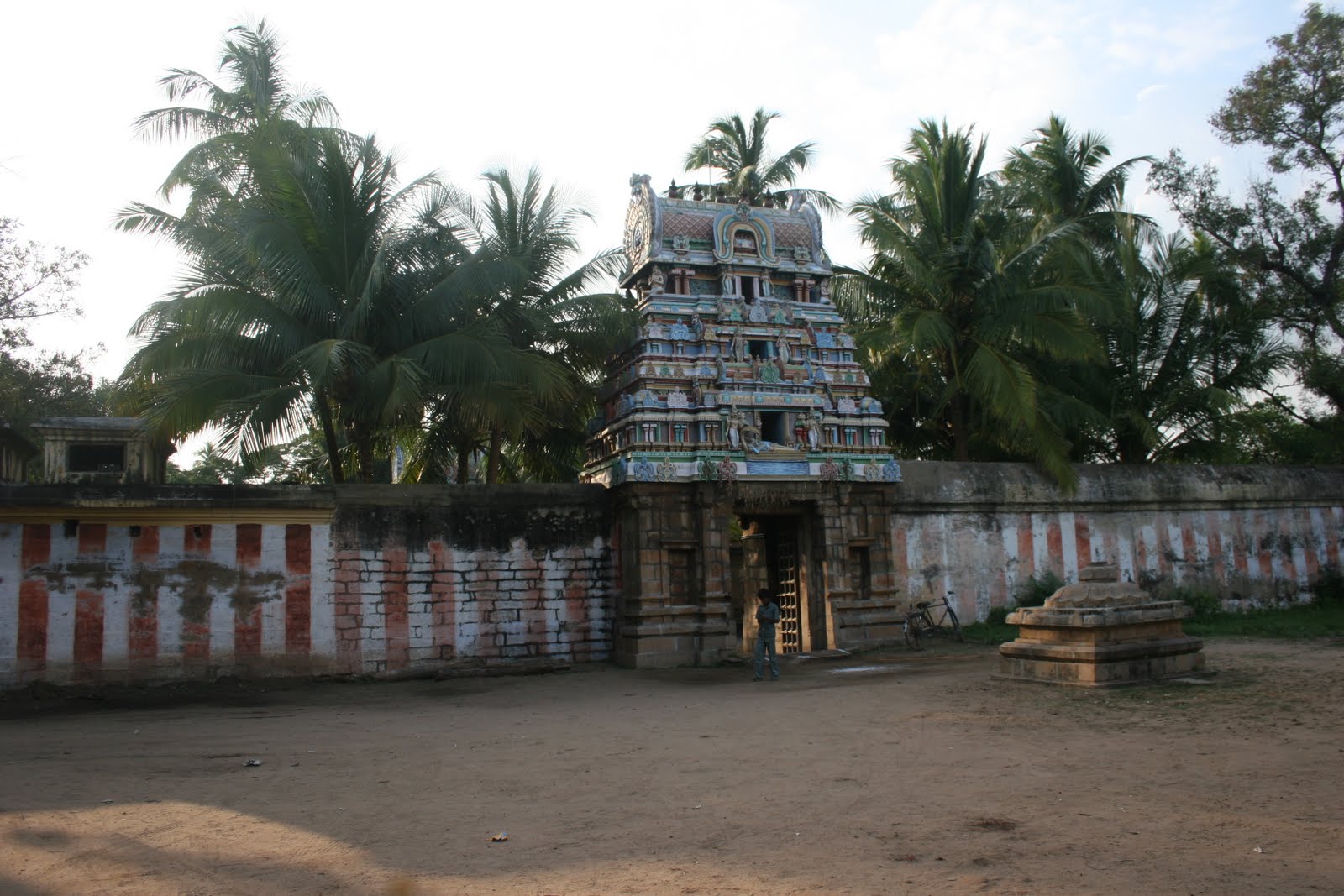 Tamilnadu Tourism: Vadivazhagiya Nambi Perumal Temple, (Sundararaja ...