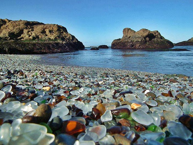 design-dautore: Colorfull glass beach