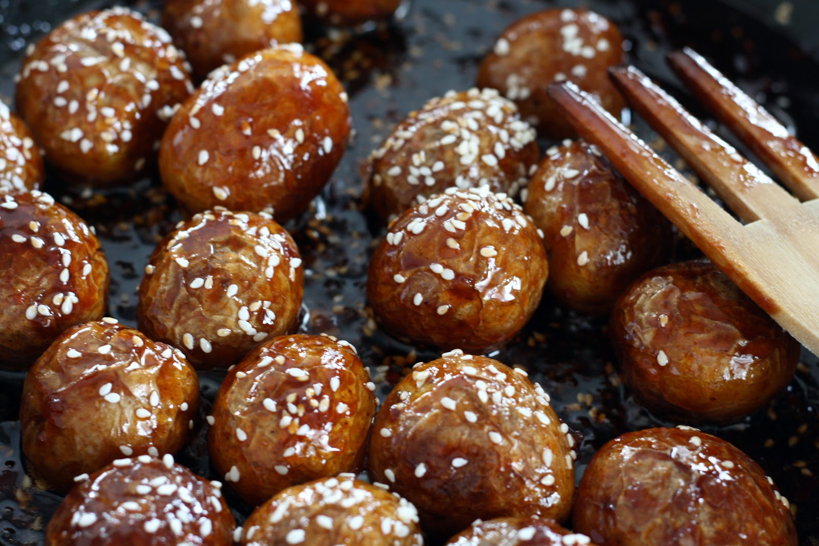 Kaikki äitini reseptit: KOREALAISET RYPPYPERUNAT GAMJA JORIM