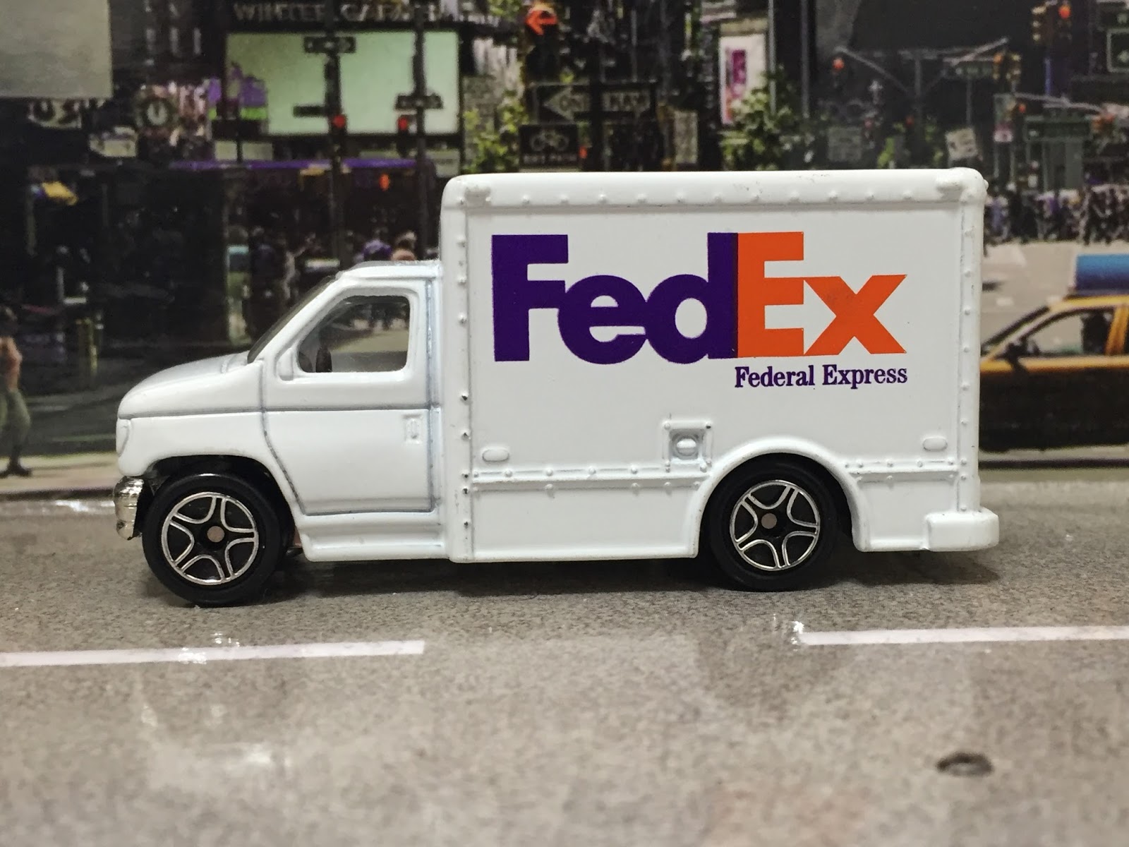 nsimo522 GREENLIGHTとNYPD好きのブログ: MatchBox Ford Box Van Fedex