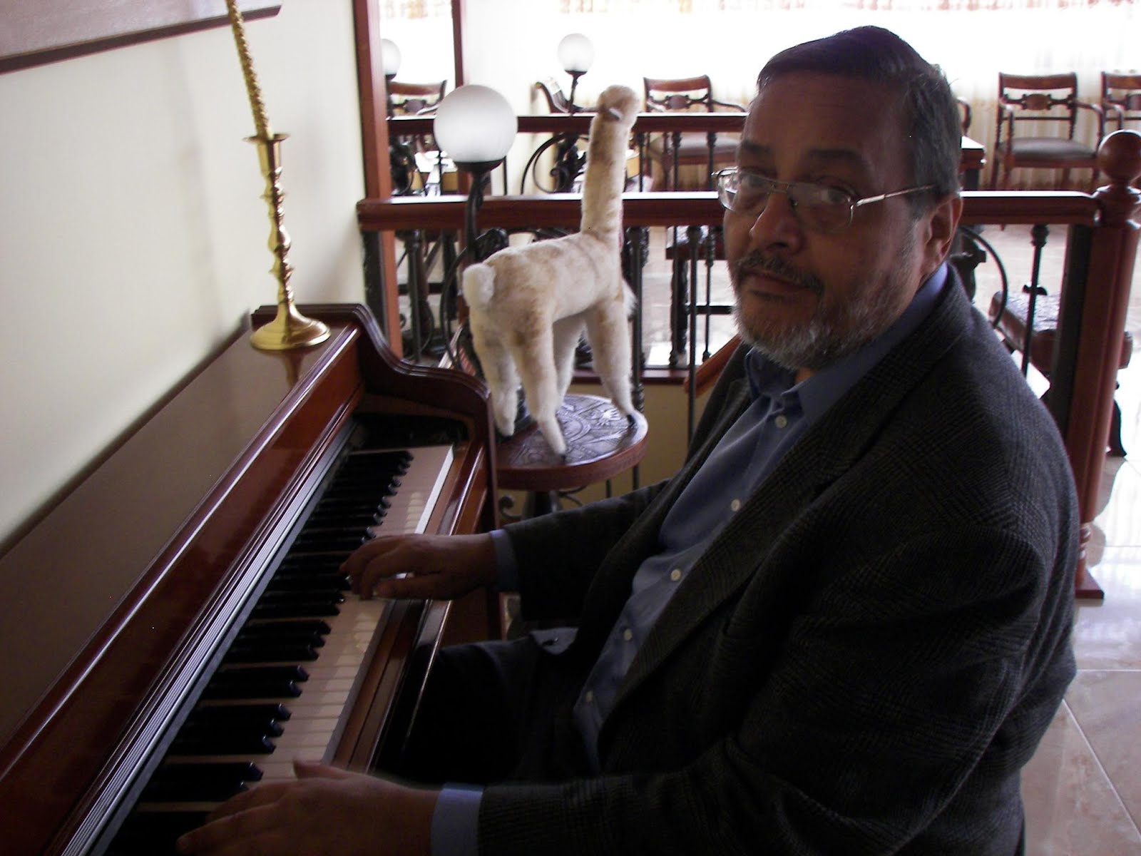 El Quijote del Criollismo: CARLOS AL PIANO