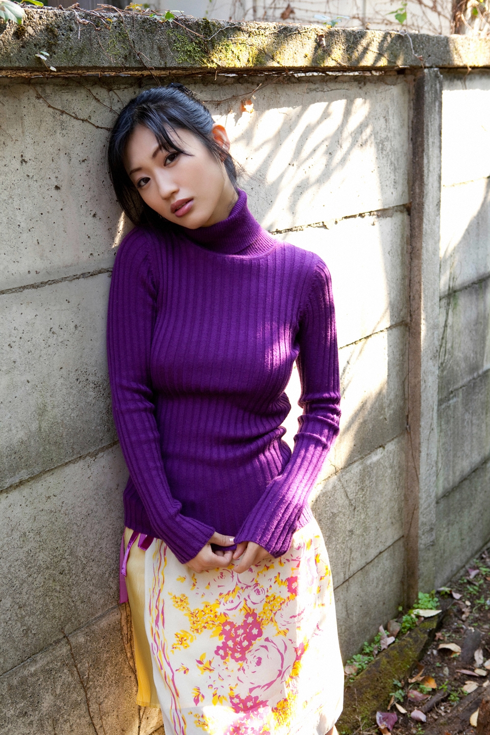 Mitsu Dan Japanese Gravure Idol Sexy Purple Winter Shirt Fashion Photo ...