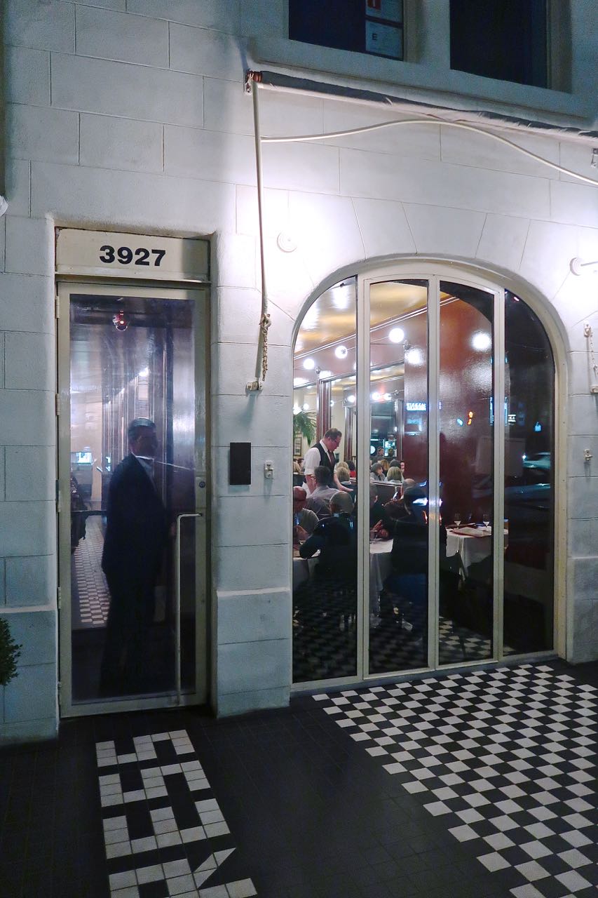 Scrumpdillyicious: L'Express: A Montreal Bistro Classic on rue St-Denis