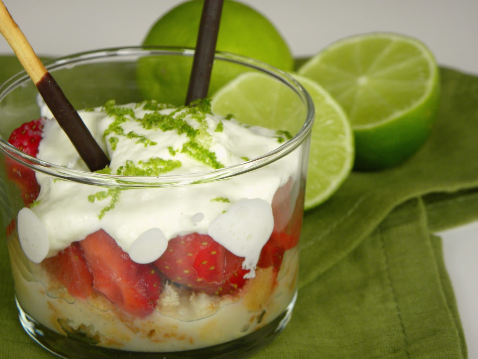 HilaTina: Postre de fresa, lima y ron / Strawberry, lime and rum dessert